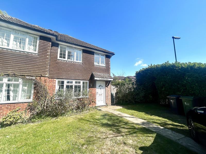 Kingfisher Corner, Merrow Park GU4 3 bed terraced house - £2,000 pcm (£ ...