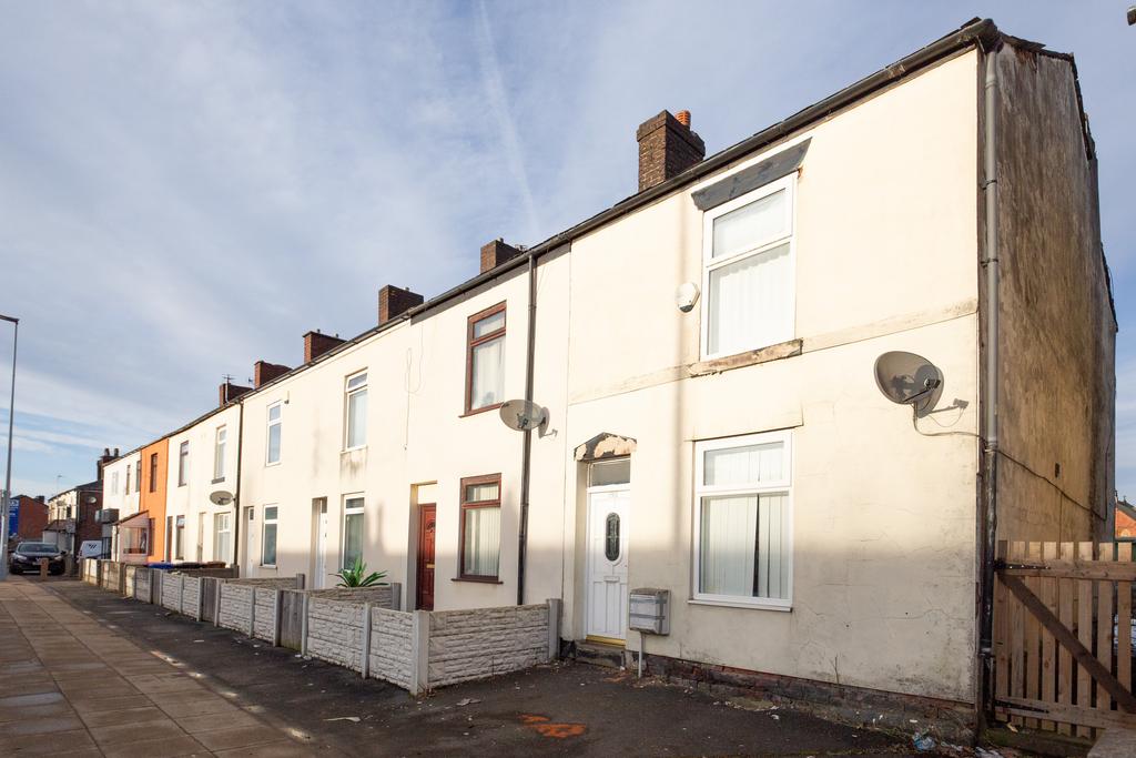 Manchester Road East, Manchester M38 2 bed end of terrace house - £108,000