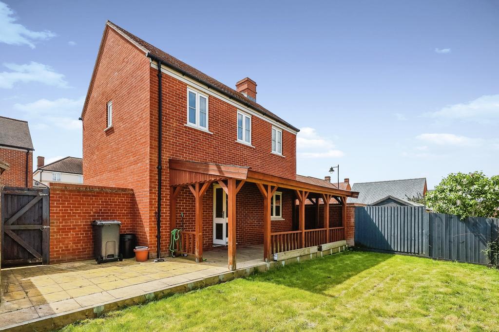Ashmead Arcade, Hampshire PO7 2 bed detached house - £1,350 pcm (£312 pw)