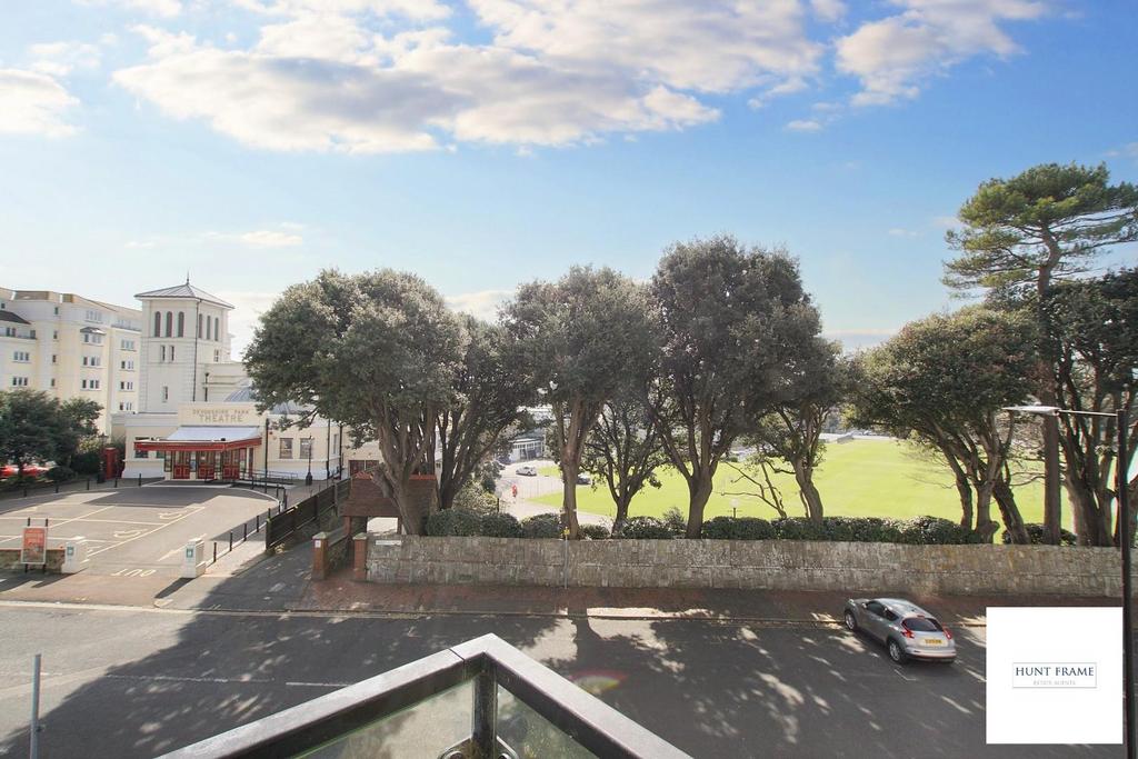 Chiswick Place, Eastbourne BN21 3 bed flat for sale - £350,000