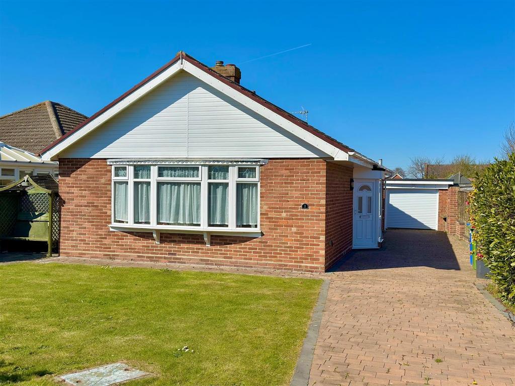 Mills Drive, Corton, Lowestoft, Suffolk 3 bed detached bungalow for ...