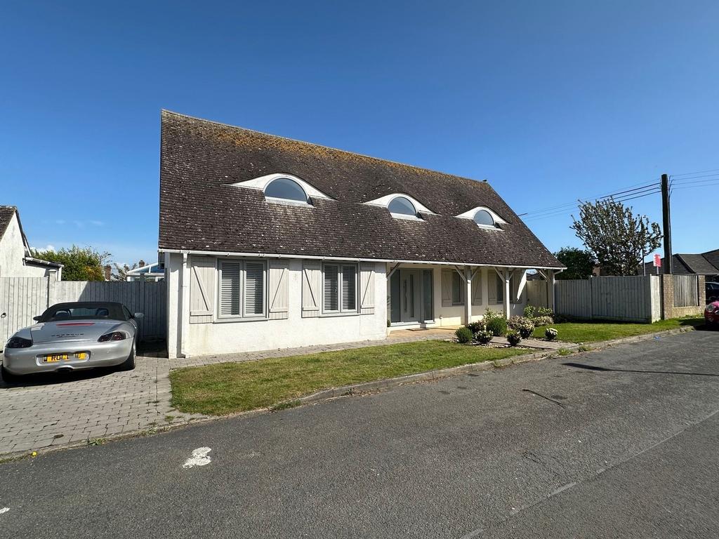 Greenhill Way, Peacehaven, BN10 7UL 4 bed detached house - £599,000