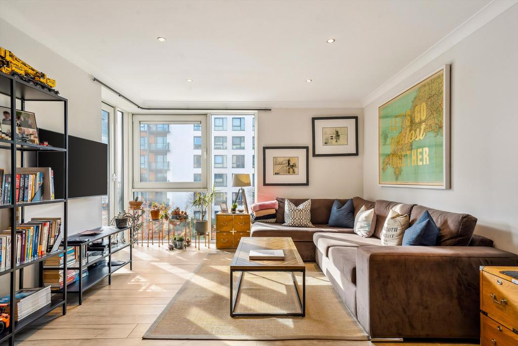 Boardwalk Place, London E14 2 bed apartment for sale - £600,000