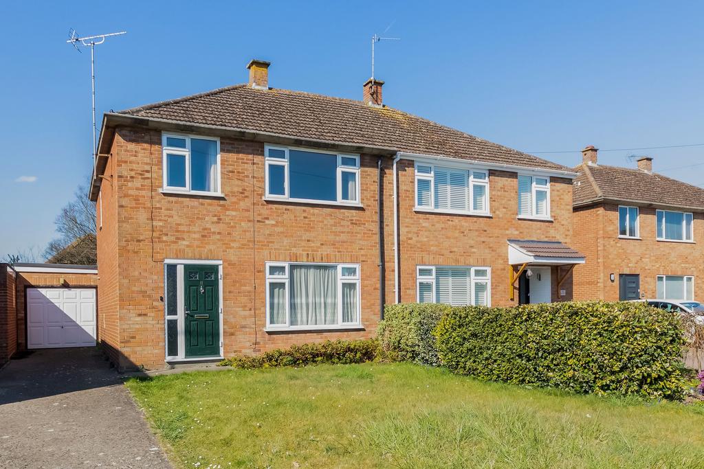 Slade Road, Didcot OX11 3 bed semi-detached house - £375,000