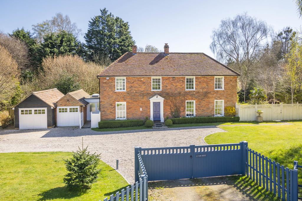 Polstead Hill, Colchester CO6 3 bed detached house - £975,000