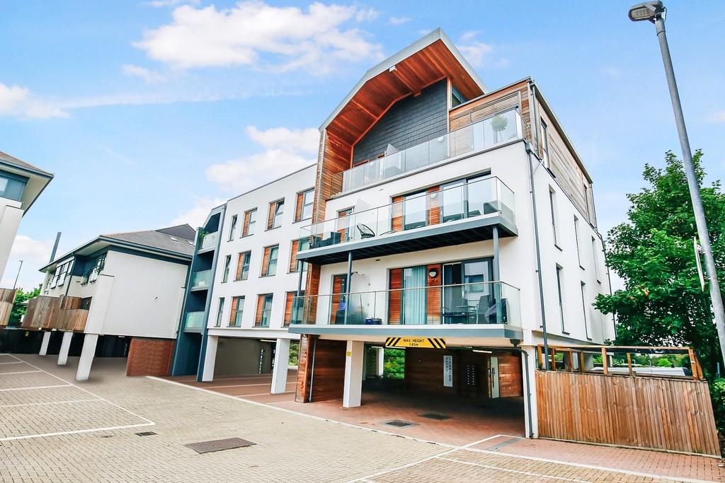 Horsham Gates Three, Horsham 2 bed apartment - £1,575 pcm (£363 pw)