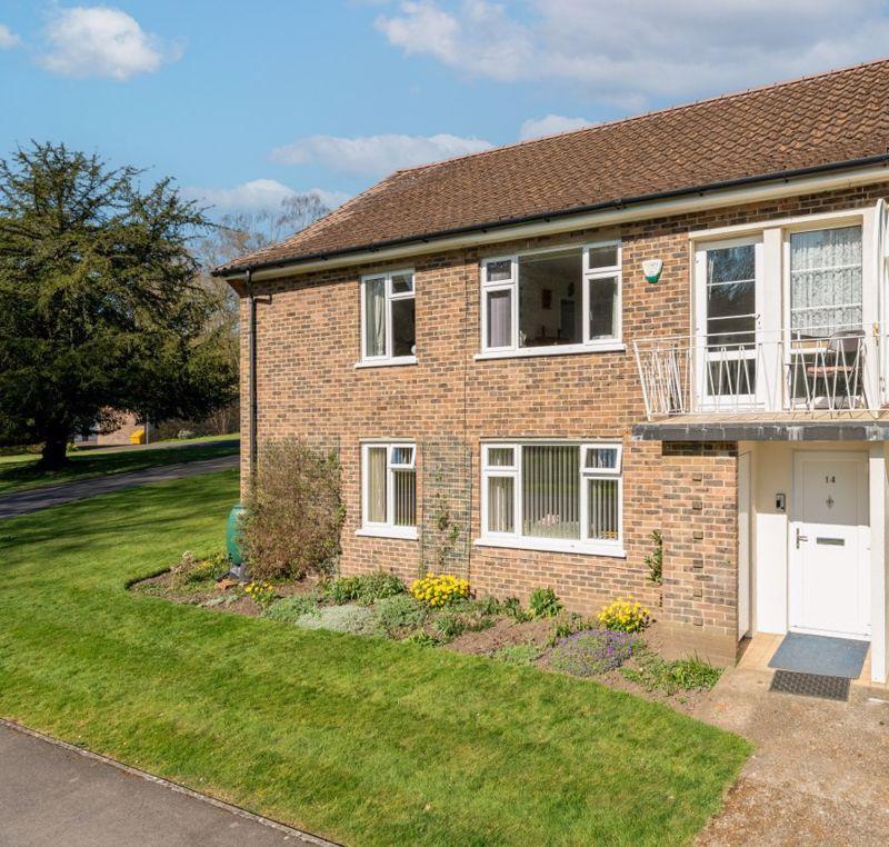 Sanderstead Court, Addington Road 2 bed apartment for sale - £400,000