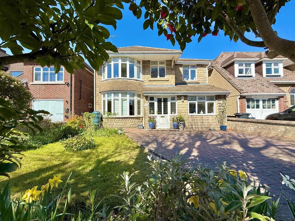 Lakeside, Swindon SN3 4 bed detached house - £795,000