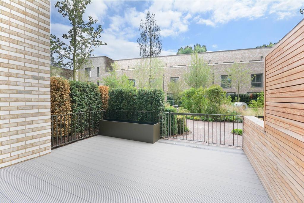 Heygate Street, Elephant and Castle... 3 bed flat to rent - £8,004 pcm ...