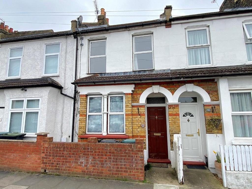 Gordon Road, Northfleet, DA11 9DW 3 bed terraced house for sale - £260,000