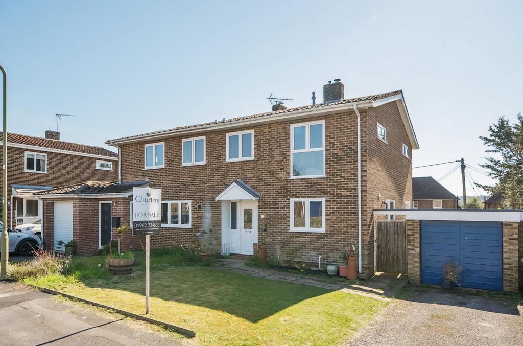 Dorian Grove, Alresford, Hampshire, SO24 3 bed semi-detached house for ...