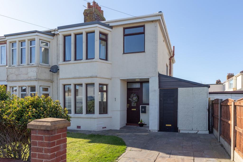 The Cove, Thornton-Cleveleys 3 bed semi-detached house for sale - £170,000
