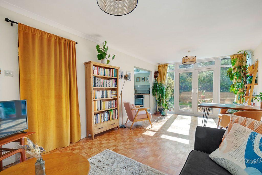 Knollys Road, London SW16 2 bed flat for sale - £375,000