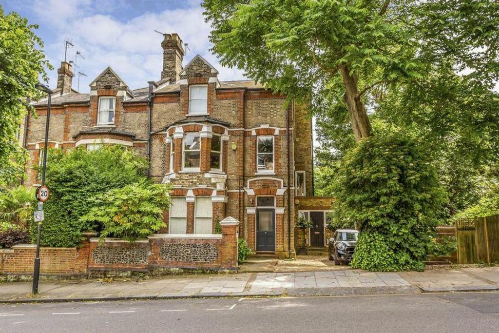 Crouch Hall Road, London, N8 3 bed flat for sale - £950,000