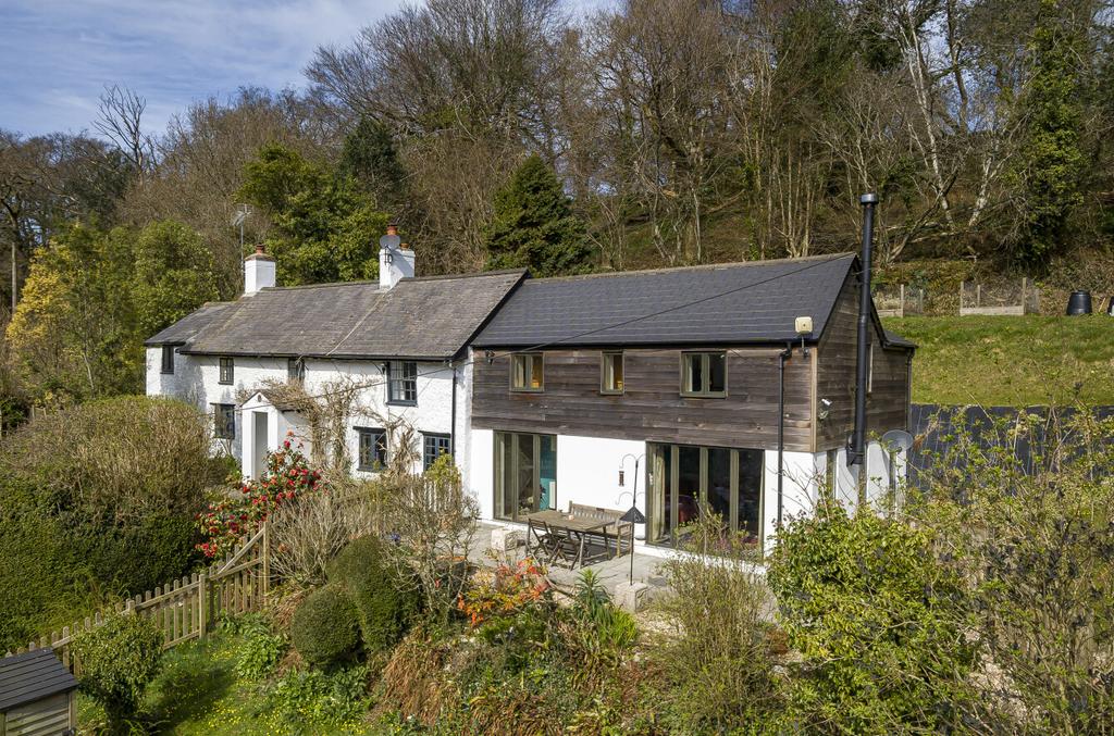 Harcombe, Lyme Regis, Devon, DT7 4 bed detached house for sale - £775,000