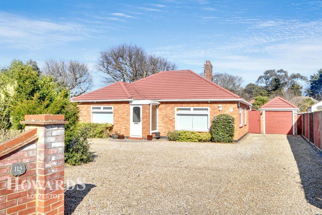 Corton Long Lane, Lowestoft 3 bed detached bungalow for sale - £415,000