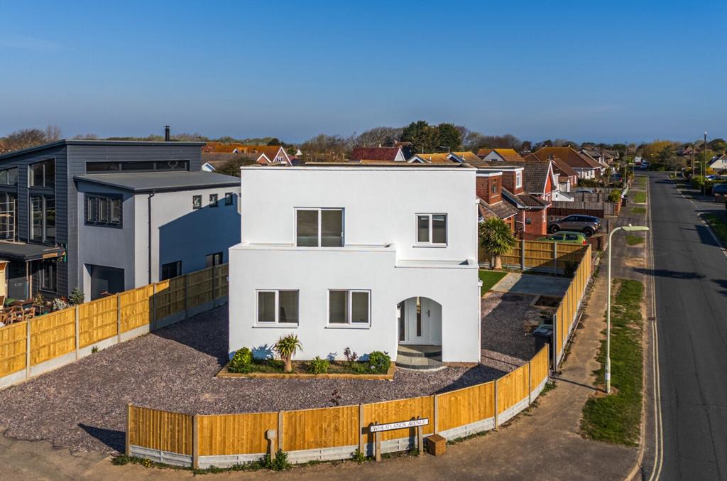 Bosmere Road, Hayling Island, PO11 4 bed detached house for sale - £550,000