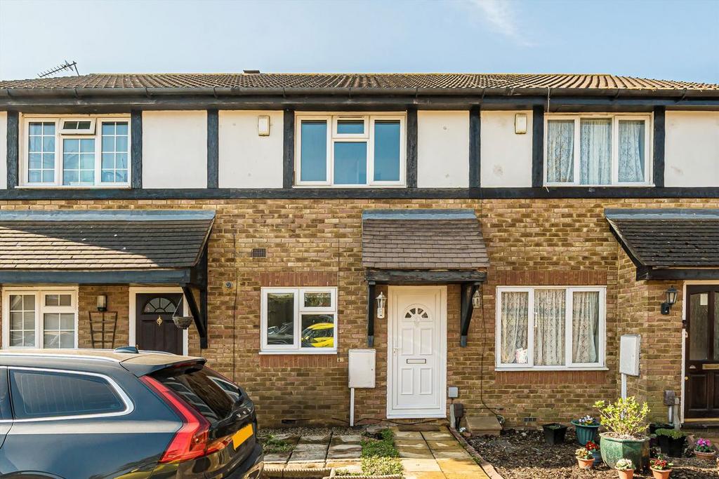 Westmacott Drive, Feltham TW14 2 bed house to rent - £2,100 pcm (£485 pw)
