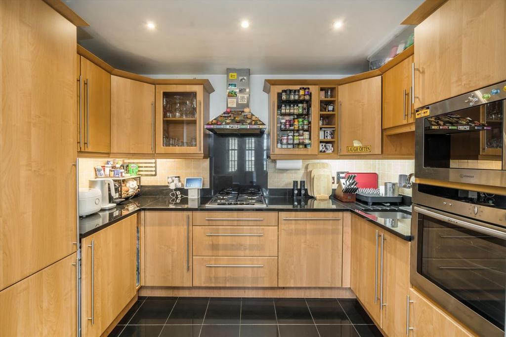 Royal Drive, London N11 2 bed flat for sale - £550,000
