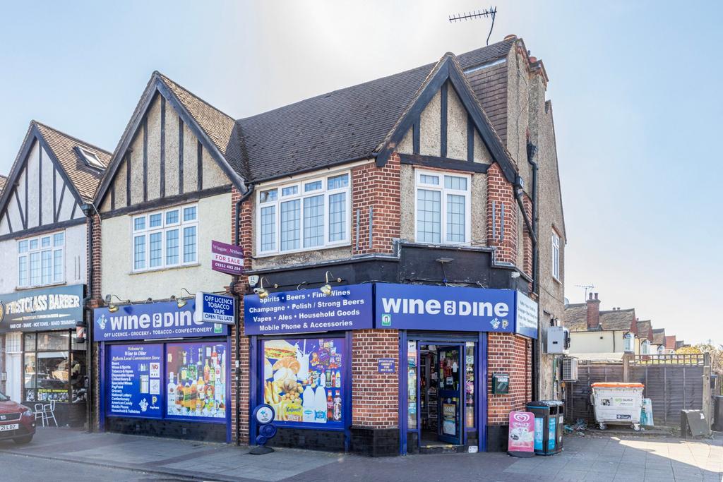 High Road, West Byfleet KT14 2 bed flat - £295,000
