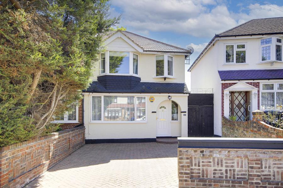 Ascot Gardens, Enfield, EN3 3 bed semi-detached house - £2,200 pcm (£ ...