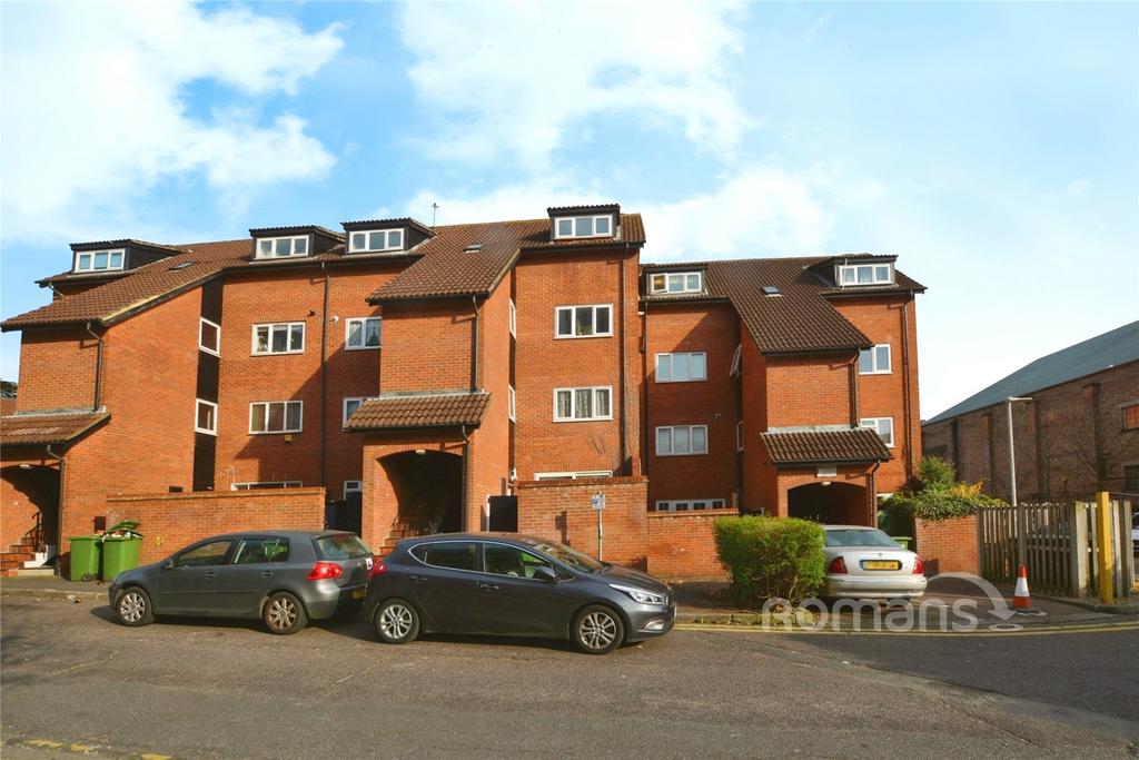 Cumbrian Way, Uxbridge, UB8 2 bed flat - £1,800 pcm (£415 pw)
