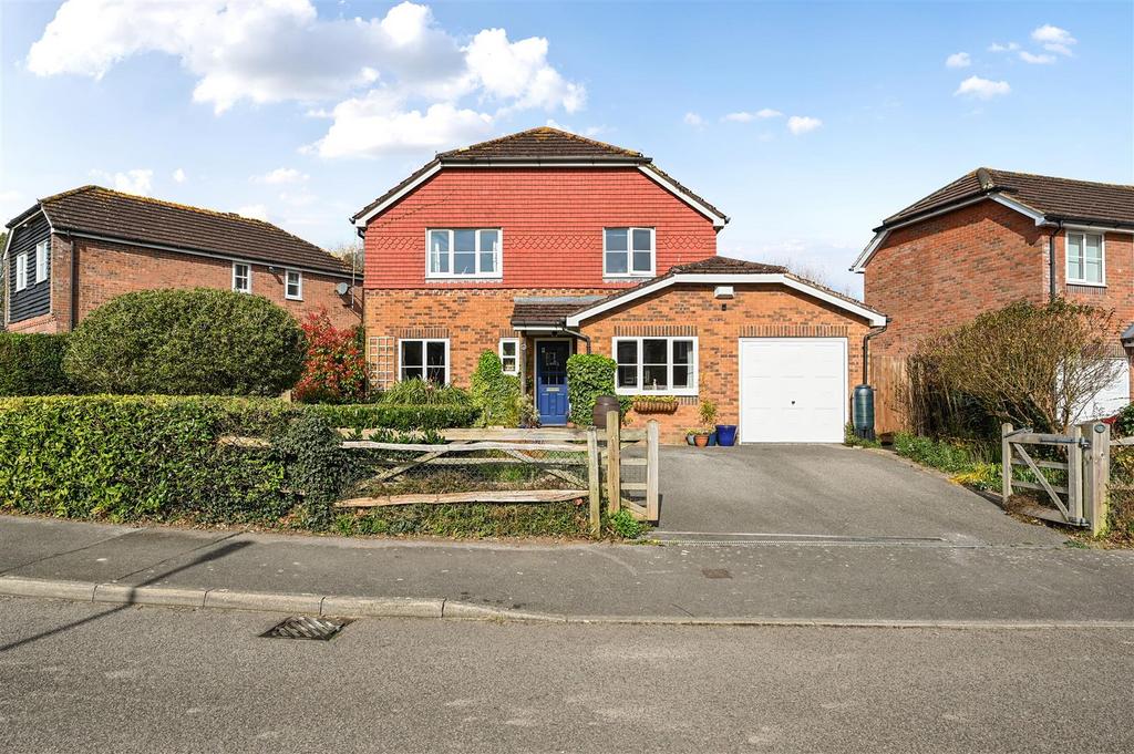 Deer Park, Henfield 4 bed detached house for sale - £625,000