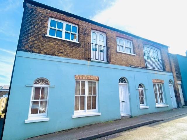 40 Albert Street, Ramsgate CT11 1 bed maisonette - £800 pcm (£185 pw)