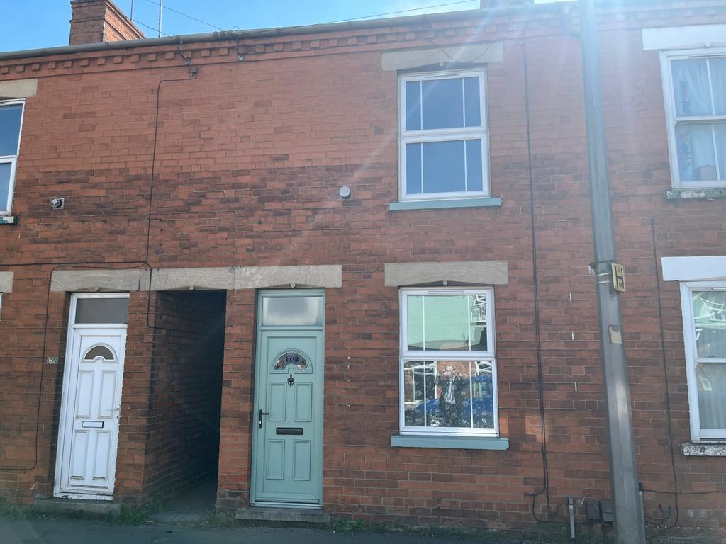 Bridge End Road, Grantham... 2 bed terraced house - £850 pcm (£196 pw)