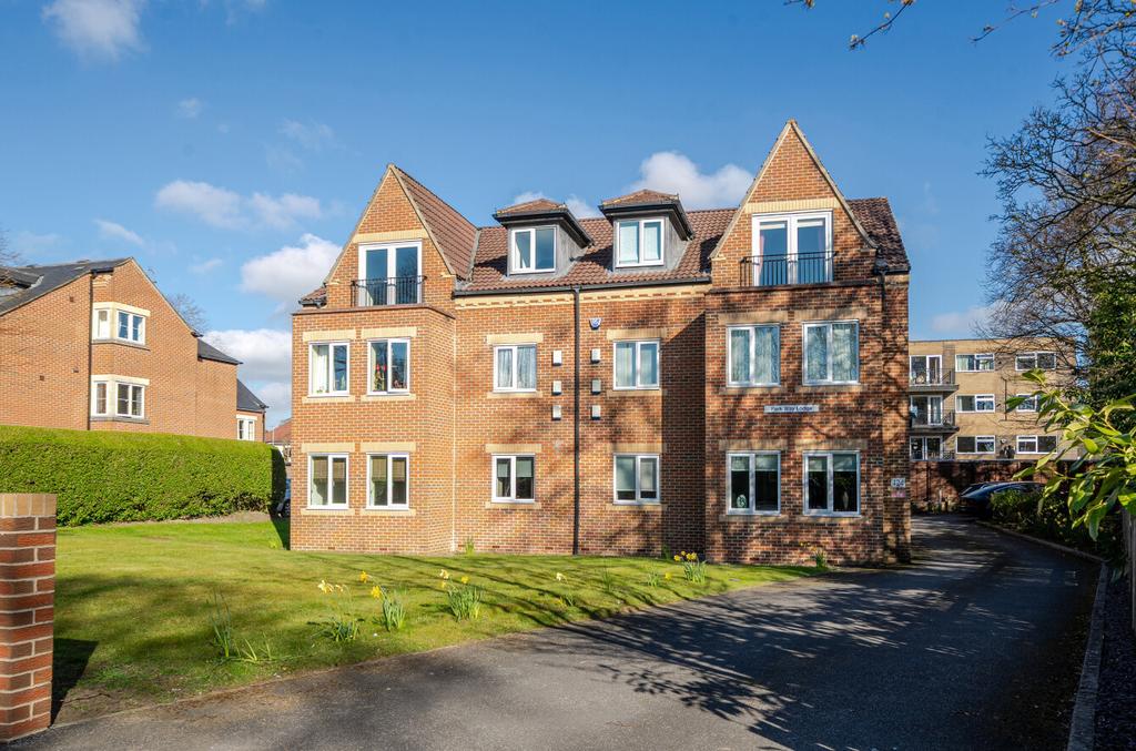 Street Lane, Leeds, West Yorkshire, LS17 2 bed flat for sale - £230,000