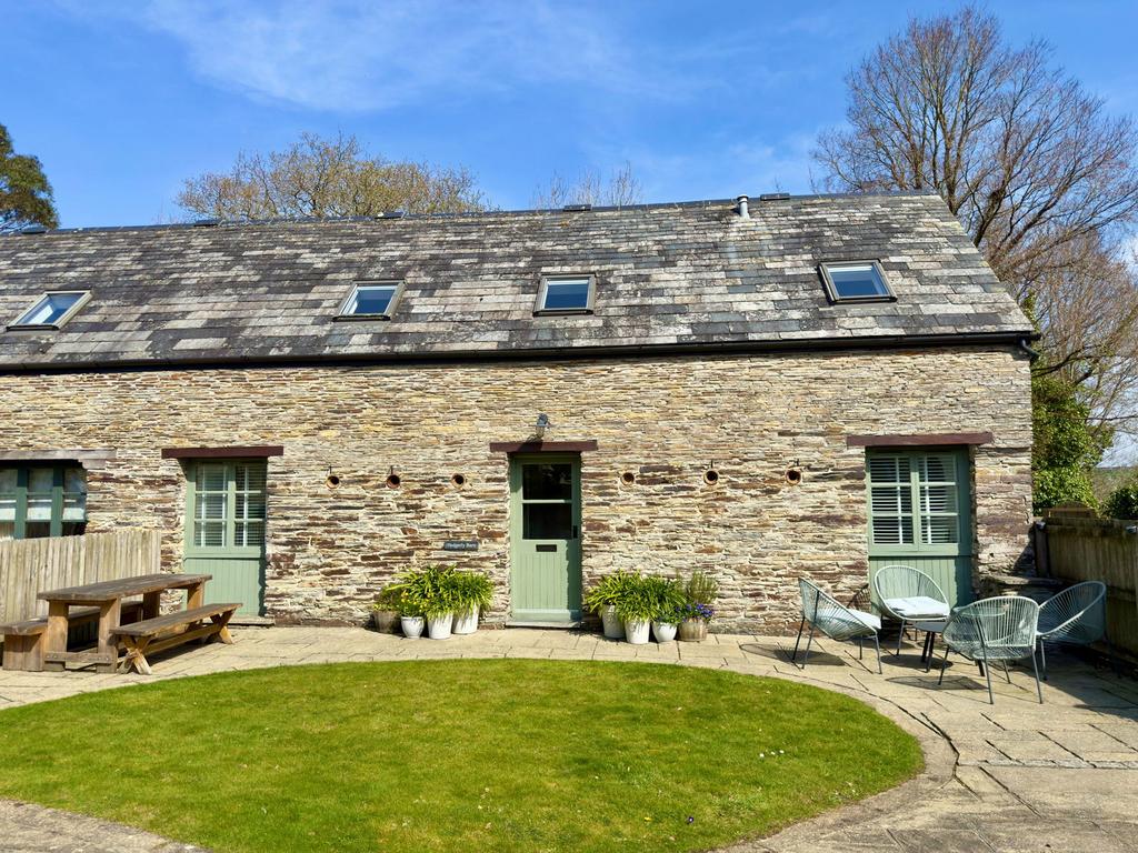 Trevibban, Nr St Issey, PL27 7SE 2 bed barn conversion - £415,000