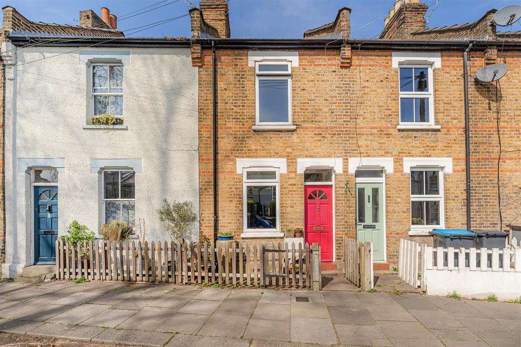 Chase Side Crescent, Enfield 3 bed house for sale - £469,500