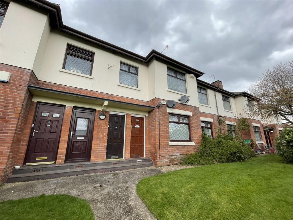 Waterloo Road, Cheetwood, Manchester 3 bed maisonette for sale - £145,000