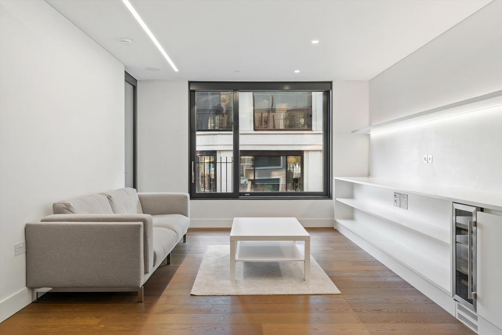 Rathbone Place, London, W1T 1 bed flat to rent - £5,200 pcm (£1,200 pw)