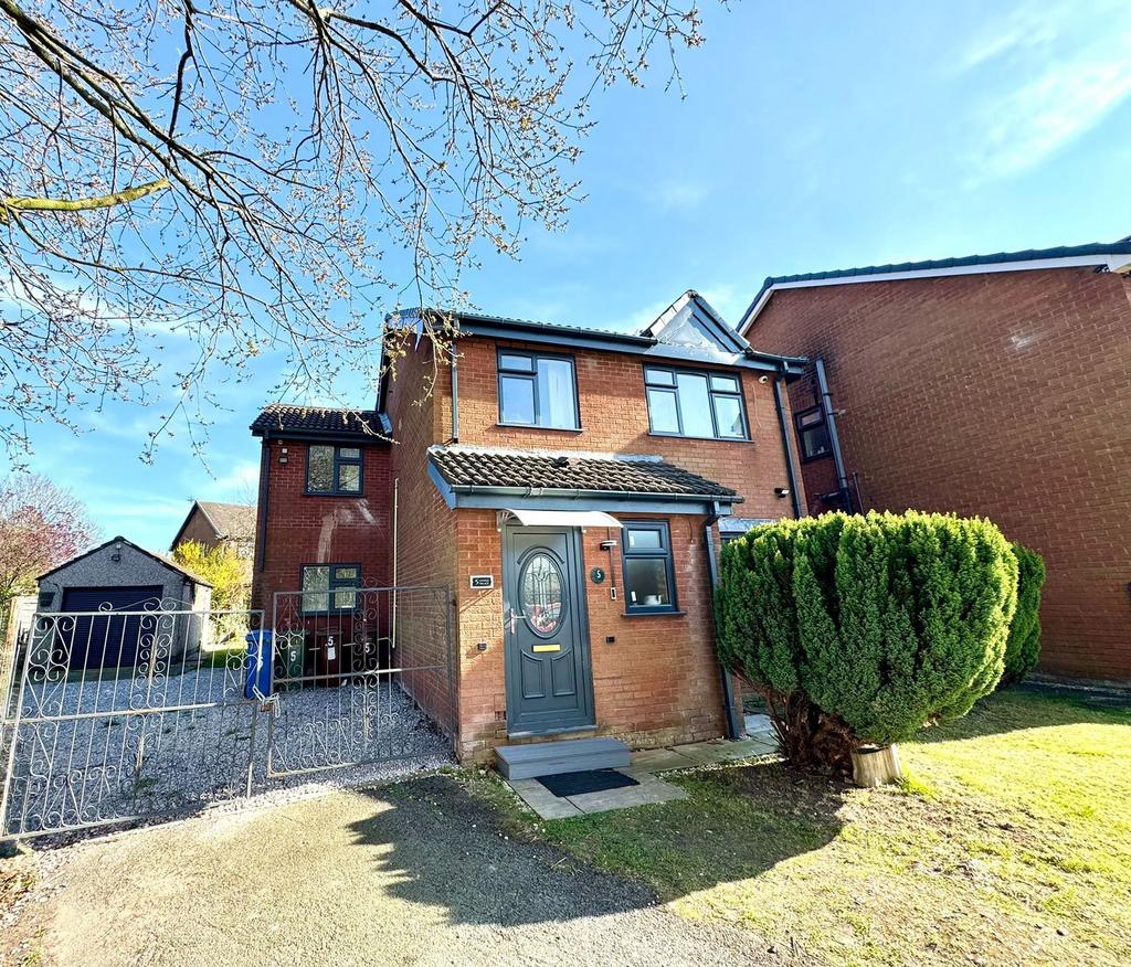 Ashbrook Farm Close, Stockport SK5 4 bed detached house - £440,000