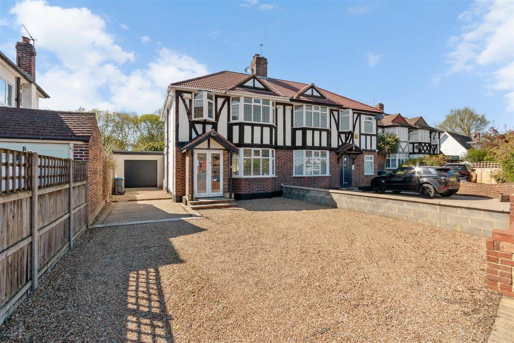 Beverley Way, Raynes Park SW20 3 bed semi-detached house for sale - £ ...