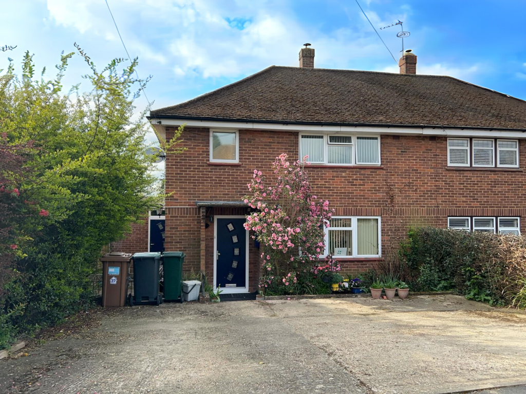Oakhill Road, Maple Cross... 3 bed semi-detached house for sale - £595,000