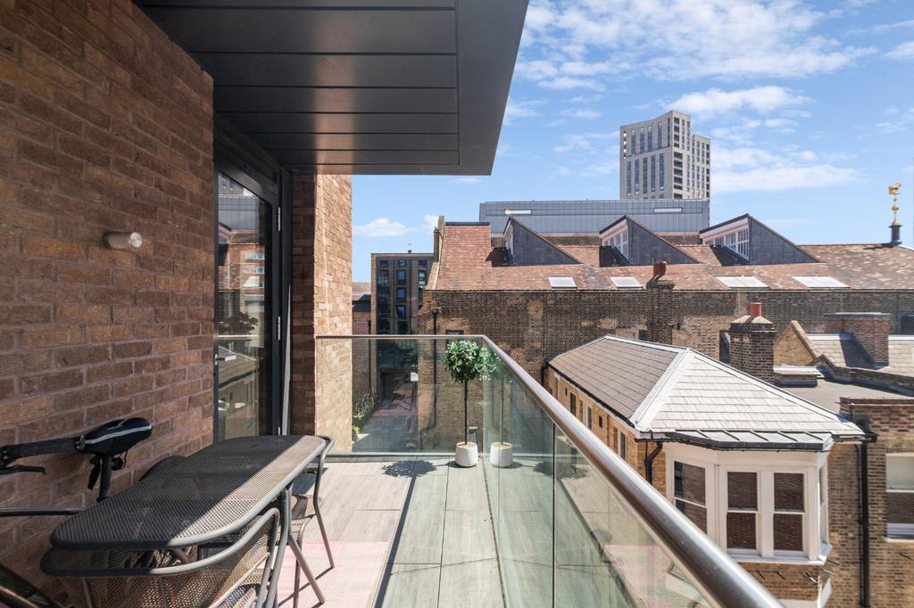 Drapers Yard, London 2 bed flat for sale - £650,000