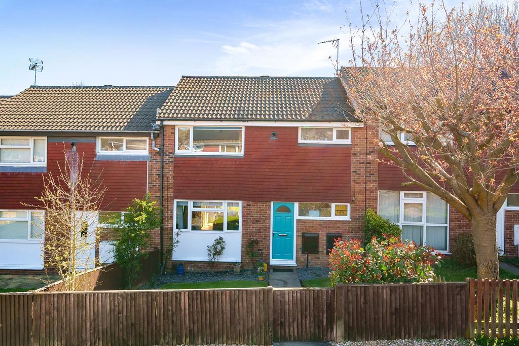 Norwich Drive, Harrogate, HG3 3 bed terraced house - £250,000