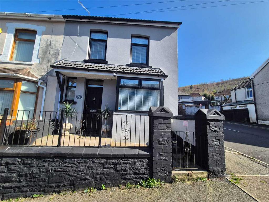 Tonypandy CF40 2 bed end of terrace house - £165,000