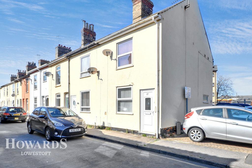 Albany Road, Lowestoft 2 bed end of terrace house - £125,000