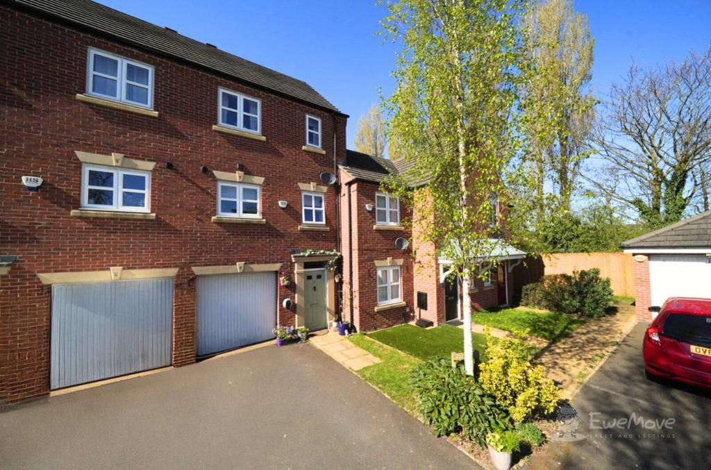 Carnforth Drive, St. Helens... 3 bed townhouse for sale - £200,000