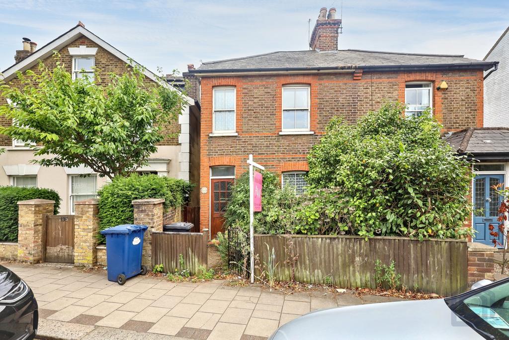 Barnet EN5 2 bed semi-detached house - £455,000