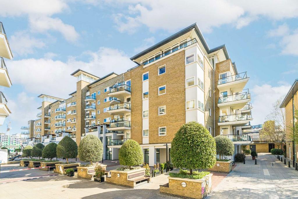 Smugglers Way, London SW18 2 bed flat for sale - £575,000