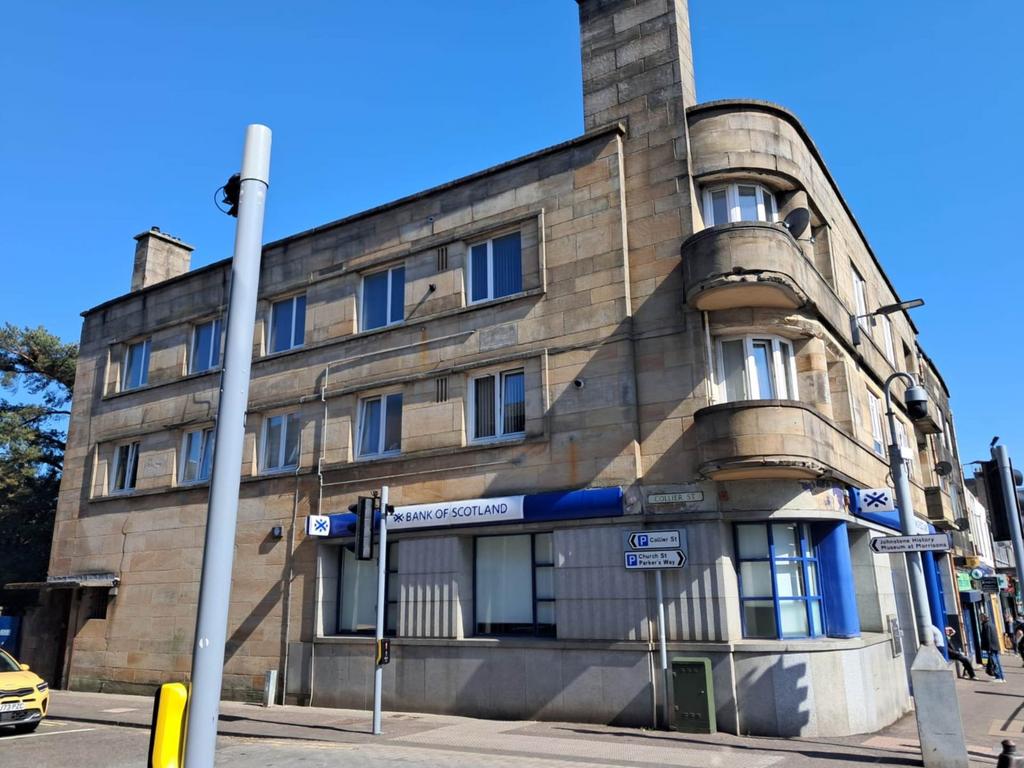 Collier Street, Johnstone 3 bed flat - £795 pcm (£183 pw)