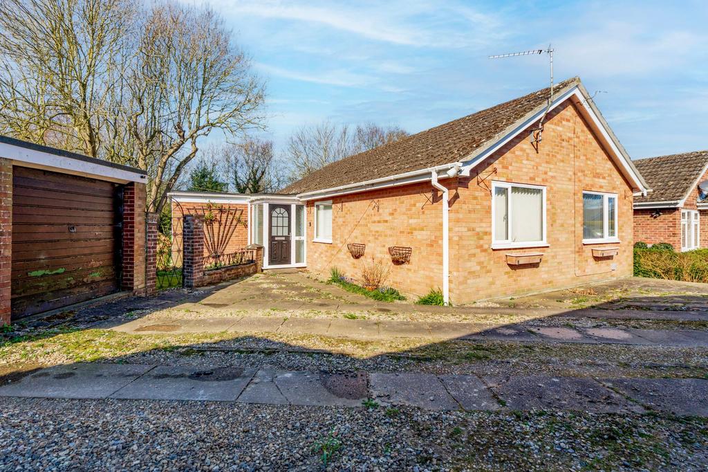 Freyden Way, Frettenham 2 bed detached bungalow for sale - £300,000