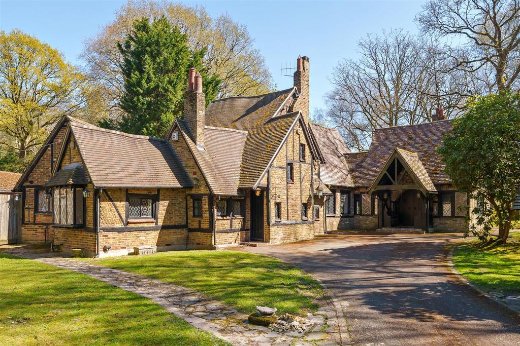 Balcombe Road, Crawley RH10 2 bed cottage for sale - £850,000