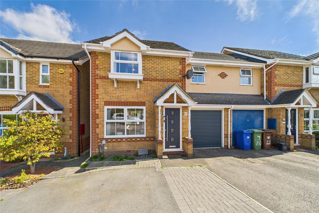 Crockford Place, Binfield, Bracknell... 3 bed semi-detached house - £ ...