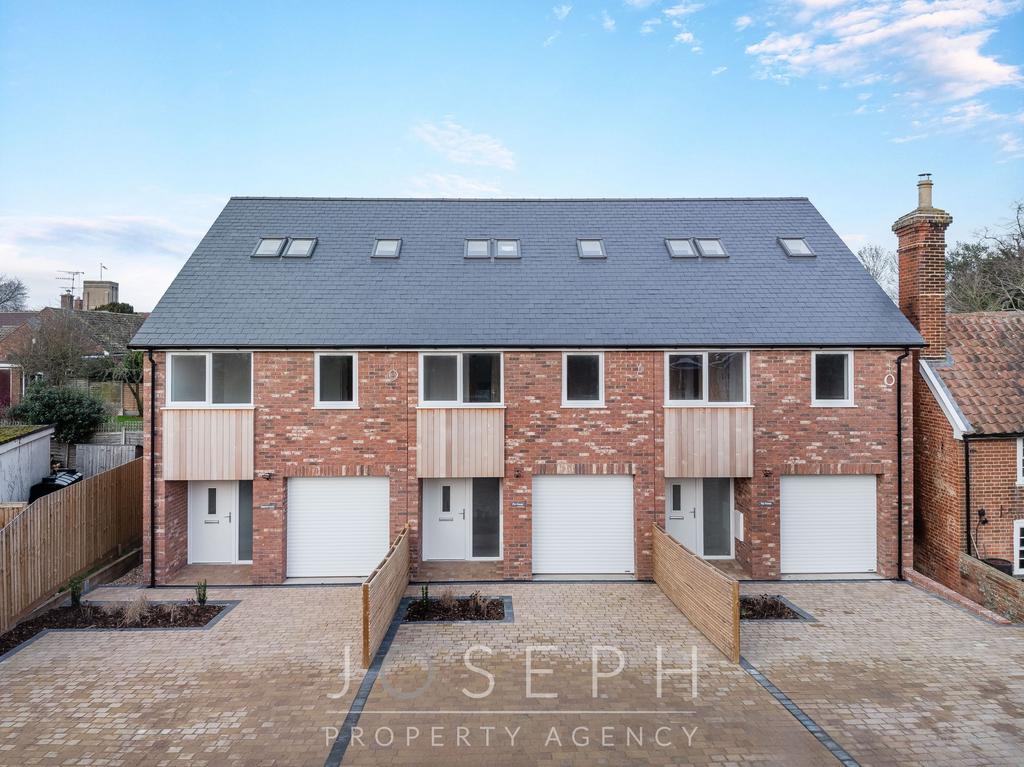 Main Road, Chelmondiston, IP9 4 bed townhouse - £450,000