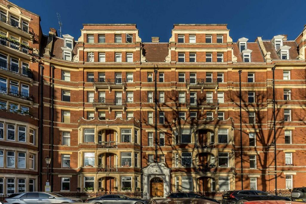 Iverna Court, London W8 4 bed flat - £9,997 pcm (£2,307 pw)